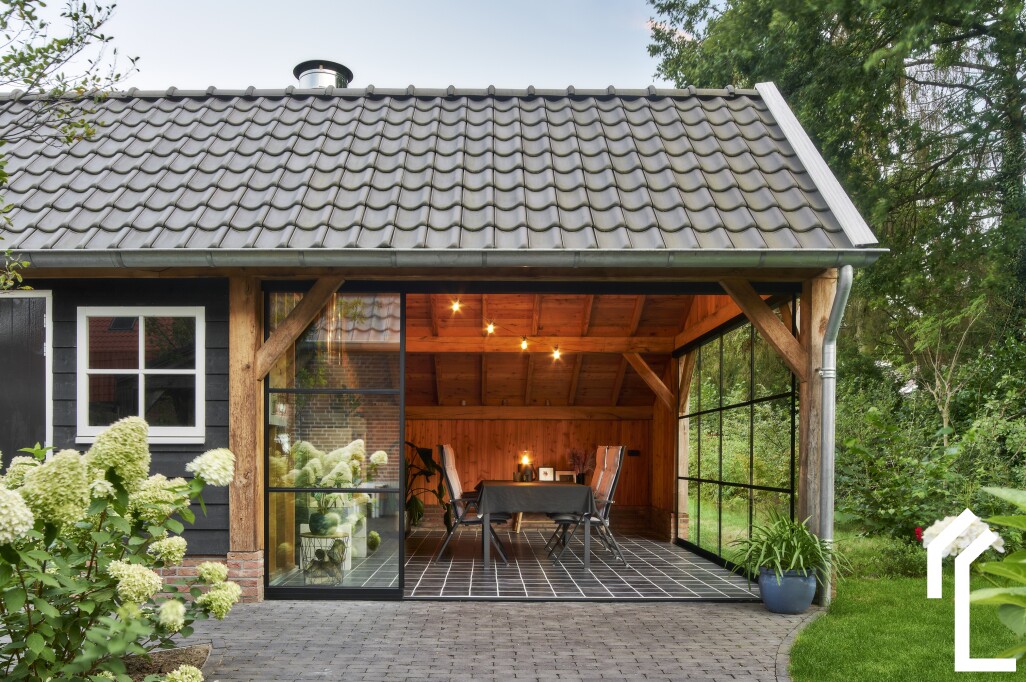 Een overkapping maken aan de schuur?