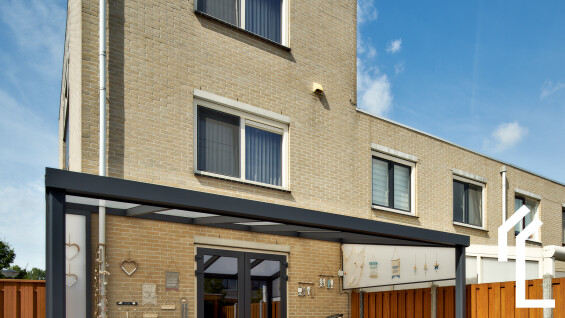 Een overkapping aan de muur maken is nu simpel, via Solundo!